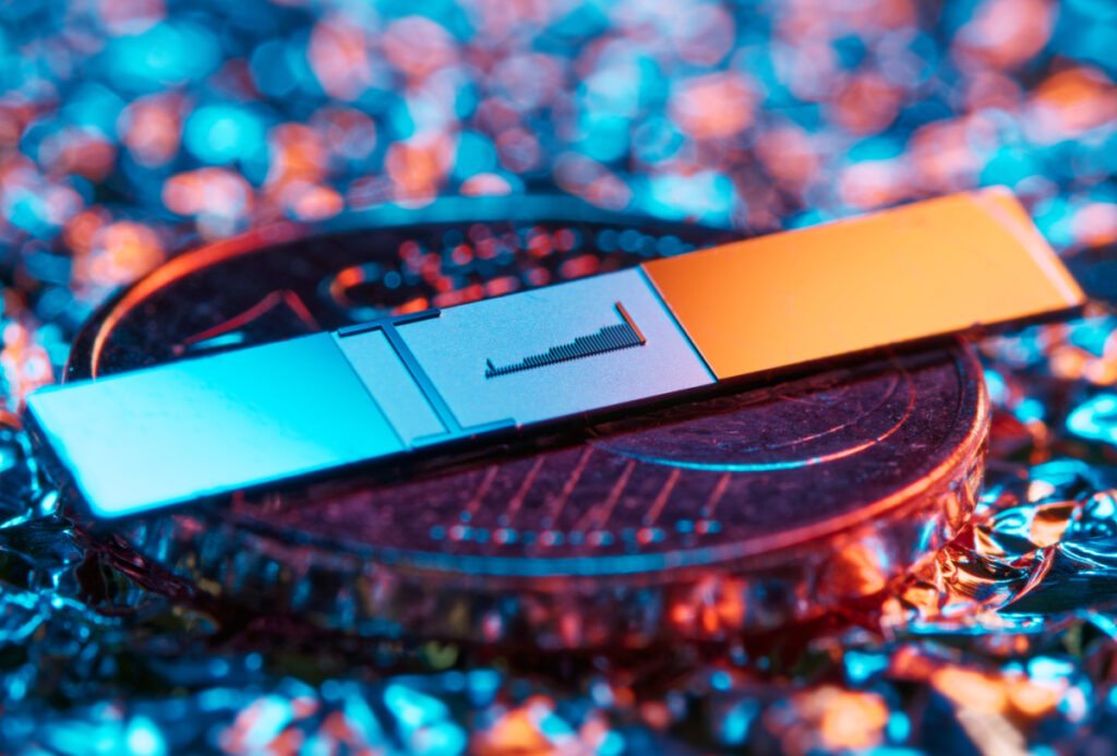 Coherent electron acceleration using photonic nanostructures ...